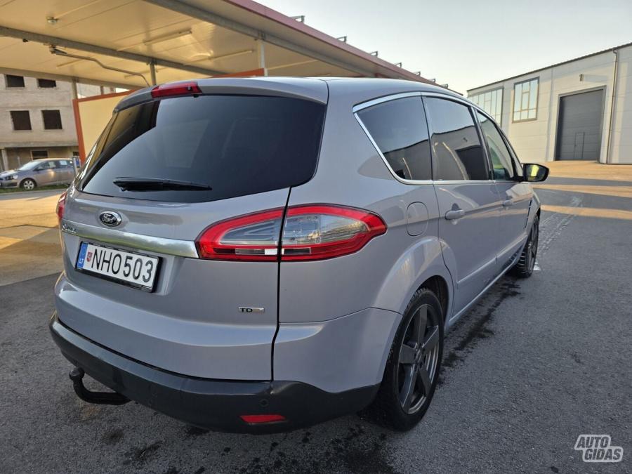 Grey Ford S-Max 2011 in Kretinga, with an engine capacity of 2.00 L and mileage of 285 thousand km for 4200 €, photo 4 on AUTOMOTO.COM.LV
