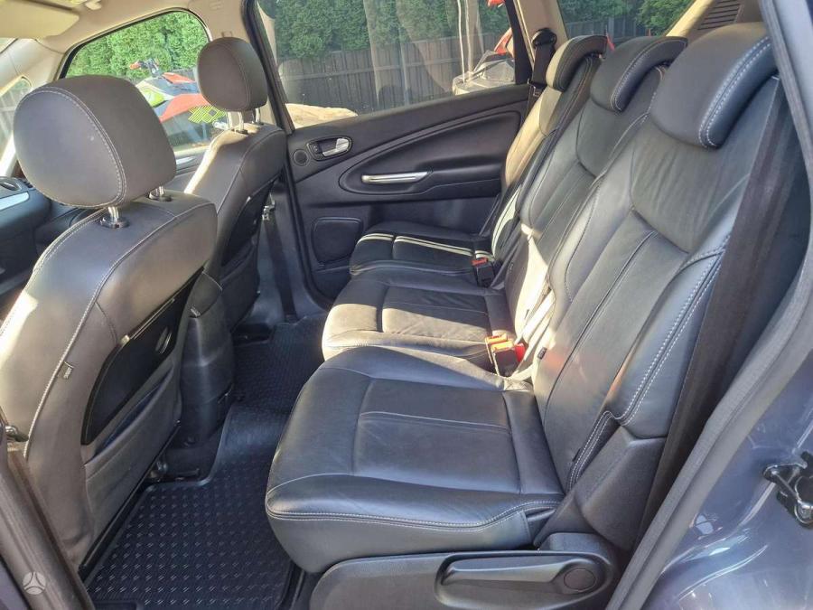 Pelēks Ford S-Max 2011 Viļņa, ar dzinēja tilpumu 2.00 L un nobraukumu 345 tūkst. km par 3300 €, foto 9 vietnē AUTOMOTO.COM.LV
