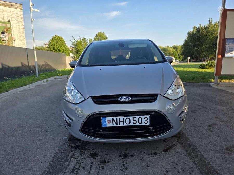Grey Ford S-Max 2011 in Kretinga, with an engine capacity of 2.00 L and mileage of 283 thousand km for 3995 €, photo 1 on AUTOMOTO.COM.LV