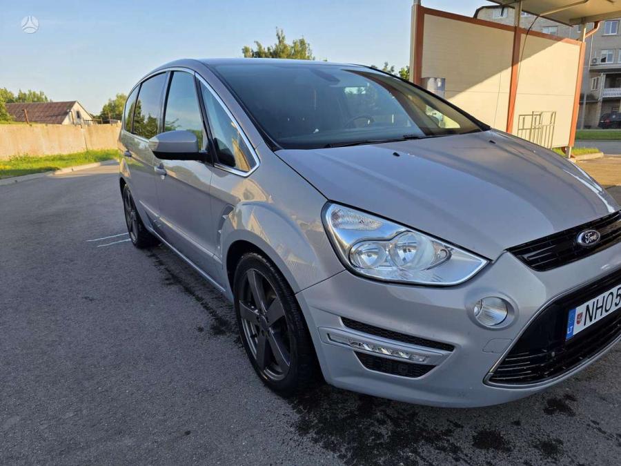 Grey Ford S-Max 2011 in Kretinga, with an engine capacity of 2.00 L and mileage of 283 thousand km for 3995 €, photo 3 on AUTOMOTO.COM.LV