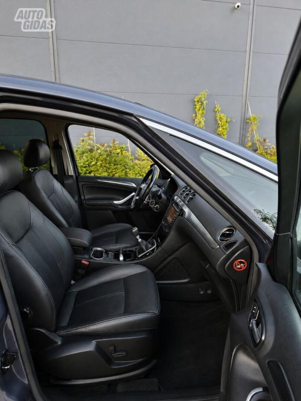 Grey Ford S-Max 2011 in Vilnius, with an engine capacity of 2.00 L and mileage of 280 thousand km for 5450 €, photo 8 on AUTOMOTO.COM.LV