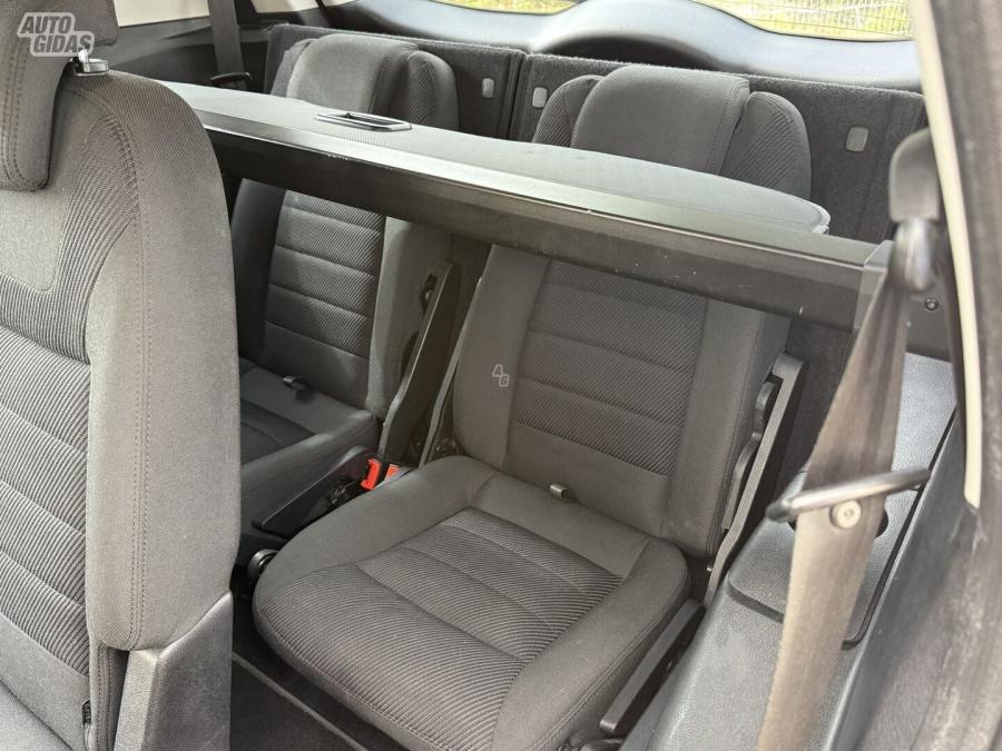 Grey Ford S-Max 2011 in Taurage, with an engine capacity of 2.00 L and mileage of 288 thousand km for 4399 €, photo 18 on AUTOMOTO.COM.LV