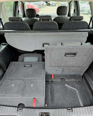 Grey Ford S-Max 2011 in Taurage, with an engine capacity of 2.00 L and mileage of 242 thousand km for 4350 €, photo 24 on AUTOMOTO.COM.LV