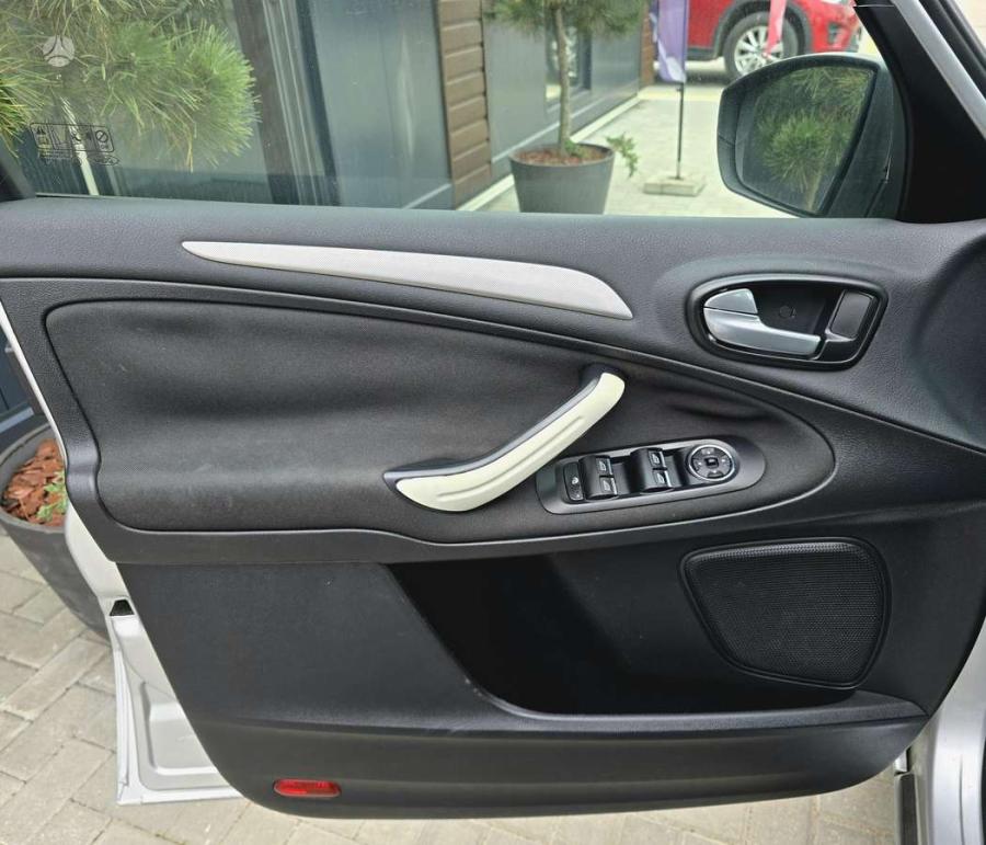 Grey Ford S-Max 2011 in Taurage, with an engine capacity of 2.00 L and mileage of 242 thousand km for 4350 €, photo 25 on AUTOMOTO.COM.LV