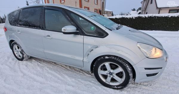 Grey Ford S-Max 2012 in Birzai, with an engine capacity of 2.00 L and mileage of 320 thousand km for 2990 €, photo 2 on AUTOMOTO.COM.LV