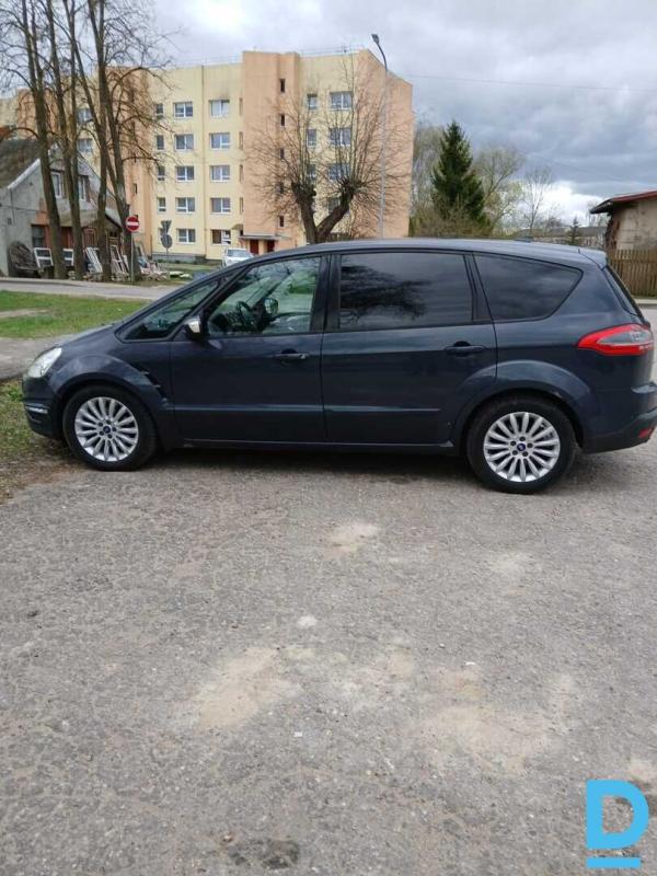 Grey Ford S-Max 2012 in Saldus, with an engine capacity of 2.00 L and mileage of 226 thousand km for 6900 €, photo 1 on AUTOMOTO.COM.LV