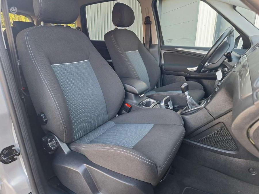 Grey Ford S-Max 2012 in Jonava, with an engine capacity of 2.00 L and mileage of 240 thousand km for 4300 €, photo 4 on AUTOMOTO.COM.LV