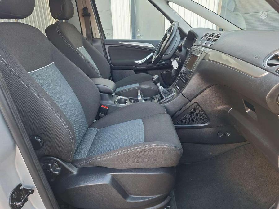 Grey Ford S-Max 2012 in Jonava, with an engine capacity of 2.00 L and mileage of 240 thousand km for 4300 €, photo 17 on AUTOMOTO.COM.LV
