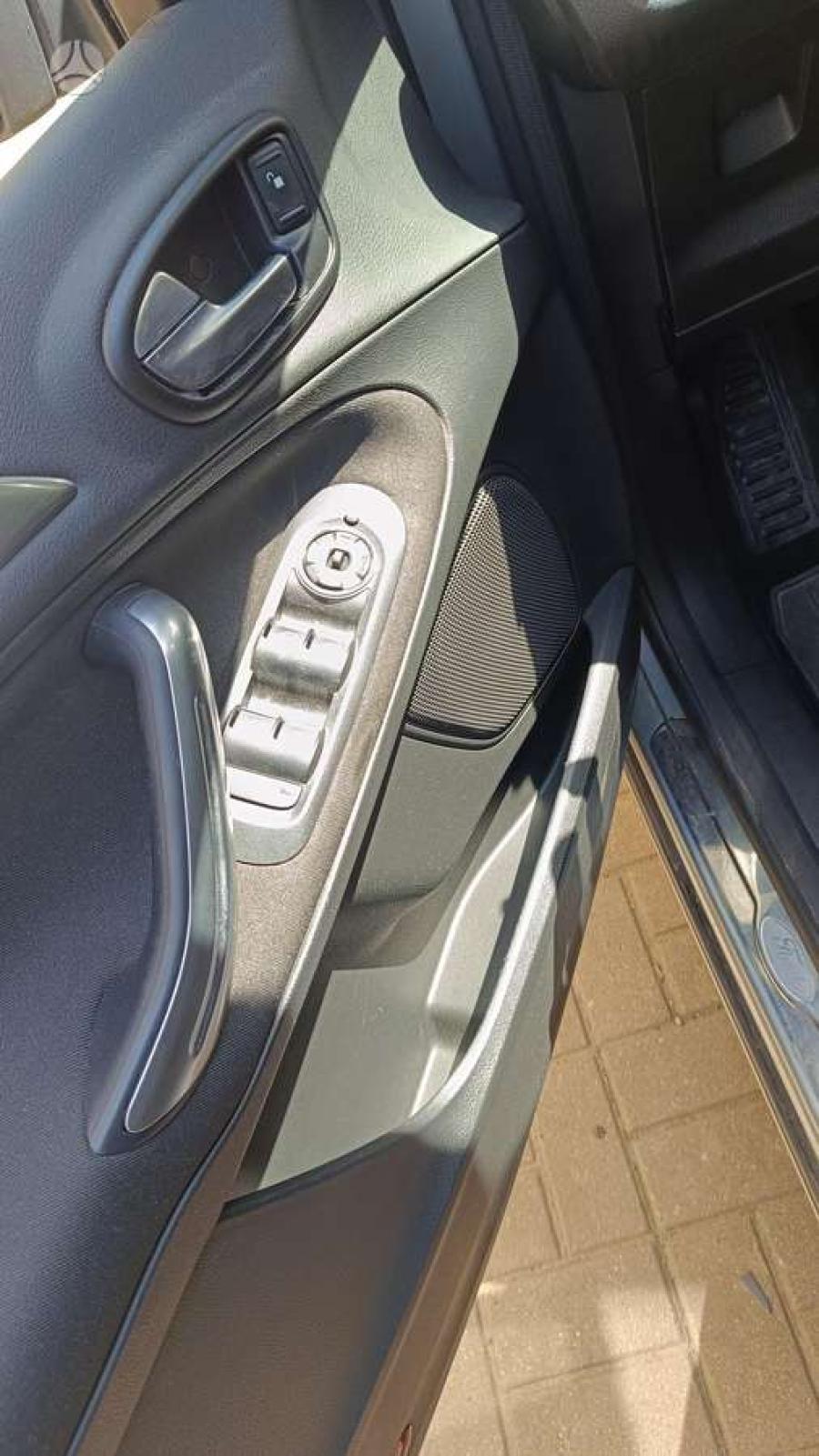 Pelēks Ford S-Max 2012 Marijampole, ar dzinēja tilpumu 2.00 L un nobraukumu 275 tūkst. km par 4500 €, foto 9 vietnē AUTOMOTO.COM.LV