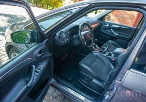 Grey Ford S-Max 2012 in Cesis, with an engine capacity of 2.00 L and mileage of 254 thousand km for 4999 €, photo 13 on AUTOMOTO.COM.LV