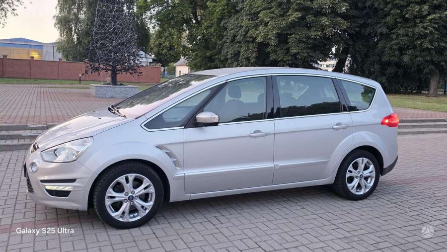 Grey Ford S-Max 2012 in Klaipeda, with an engine capacity of 2.00 L and mileage of 264 thousand km for 4690 €, photo 1 on AUTOMOTO.COM.LV
