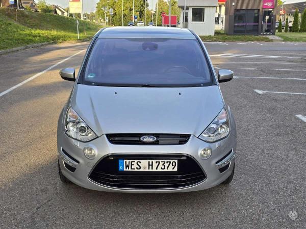 Grey Ford S-Max 2012 in Jonava, with an engine capacity of 2.20 L and mileage of 299 thousand km for 5999 €, photo 1 on AUTOMOTO.COM.LV