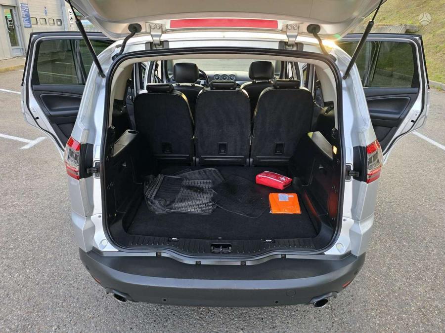 Grey Ford S-Max 2012 in Jonava, with an engine capacity of 2.20 L and mileage of 299 thousand km for 5999 €, photo 11 on AUTOMOTO.COM.LV