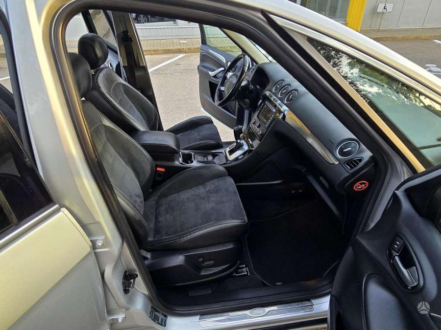 Grey Ford S-Max 2012 in Jonava, with an engine capacity of 2.20 L and mileage of 299 thousand km for 5999 €, photo 18 on AUTOMOTO.COM.LV