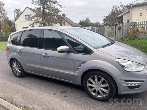 Grey Ford S-Max 2012 in Riga, with an engine capacity of 2.00 L and mileage of 253 thousand km for 5099 €, photo 5 on AUTOMOTO.COM.LV