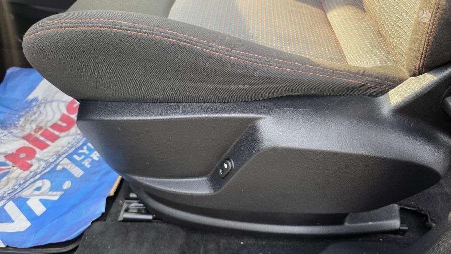 Pelēks Ford S-Max 2012 Šauļi, ar dzinēja tilpumu 2.00 L un nobraukumu 282 tūkst. km par 4850 €, foto 30 vietnē AUTOMOTO.COM.LV
