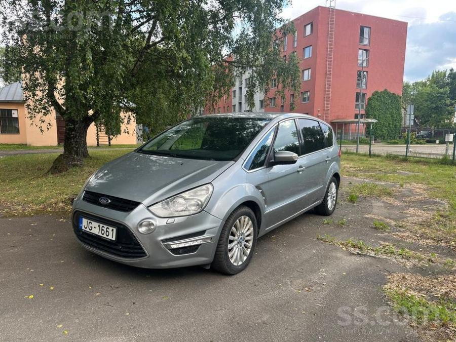 Grey Ford S-Max 2013 in Riga, with an engine capacity of 2.00 L and mileage of 451 thousand km for 2650 €, photo 1 on AUTOMOTO.COM.LV