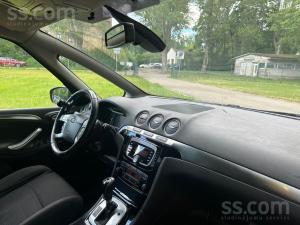 Grey Ford S-Max 2013 in Riga, with an engine capacity of 2.00 L and mileage of 451 thousand km for 2650 €, photo 5 on AUTOMOTO.COM.LV
