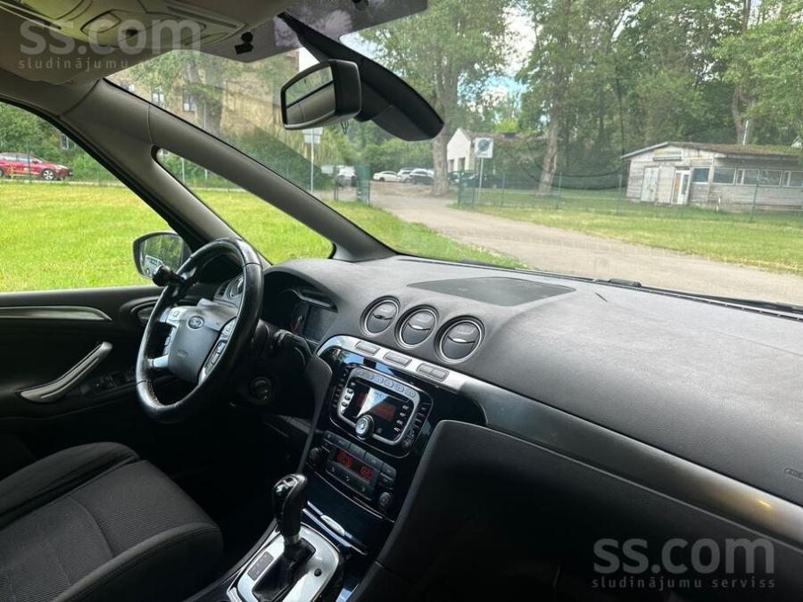Grey Ford S-Max 2013 in Riga, with an engine capacity of 2.00 L and mileage of 451 thousand km for 2650 €, photo 5 on AUTOMOTO.COM.LV