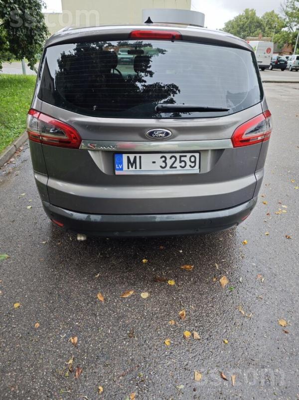 Pelēks Ford S-Max 2013 Daugavpils, ar dzinēja tilpumu 2.00 L un nobraukumu 300 tūkst. km par 4300 €, foto 4 vietnē AUTOMOTO.COM.LV