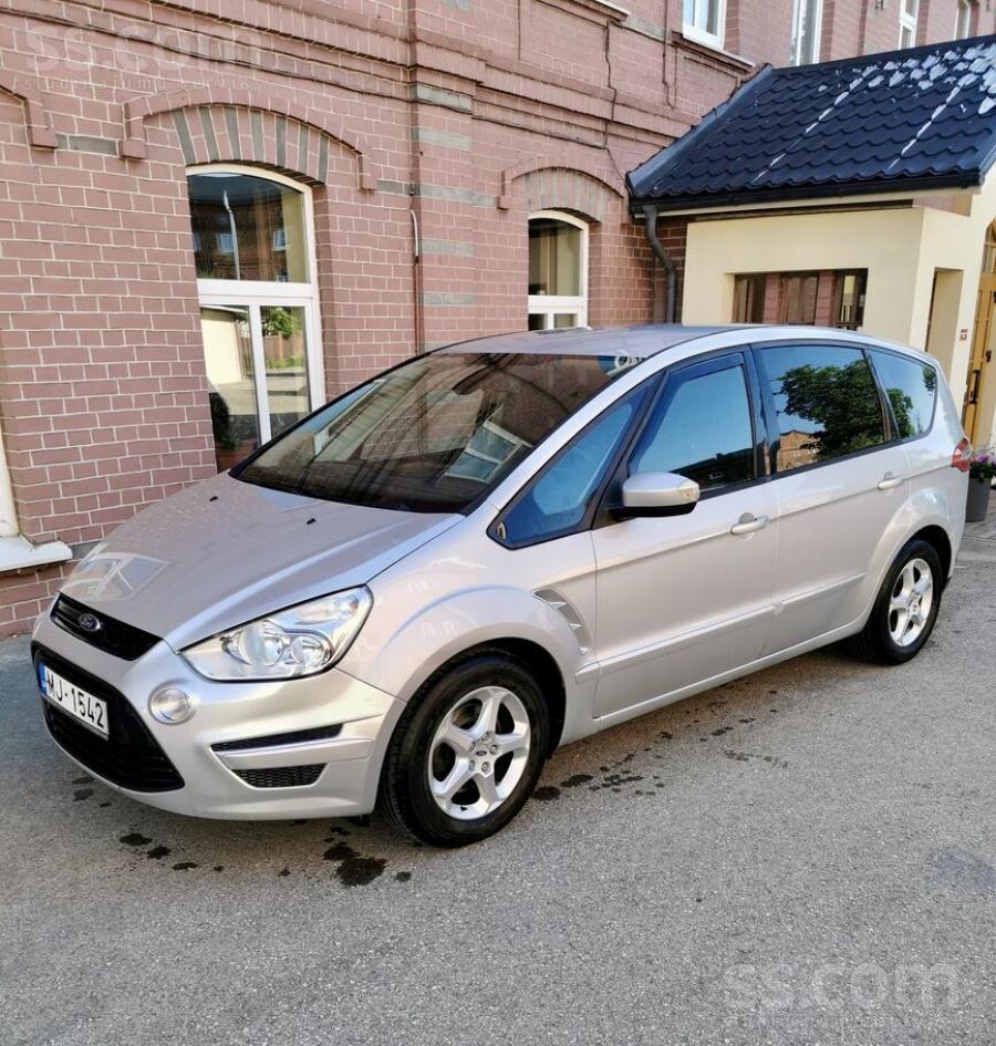 Grey Ford S-Max 2013 in Liepaja, with an engine capacity of 2.00 L and mileage of 322 thousand km for 4900 €, photo 1 on AUTOMOTO.COM.LV