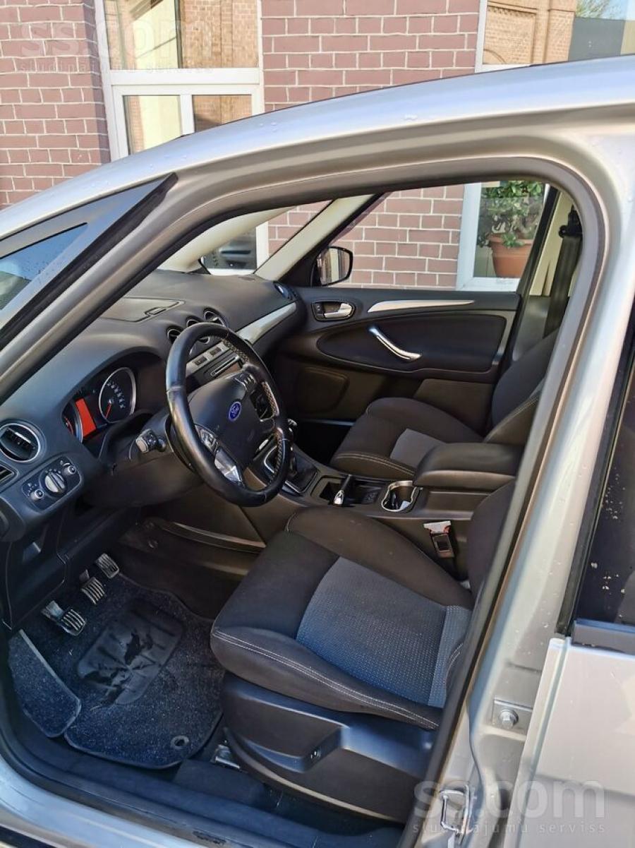 Grey Ford S-Max 2013 in Liepaja, with an engine capacity of 2.00 L and mileage of 322 thousand km for 4900 €, photo 5 on AUTOMOTO.COM.LV