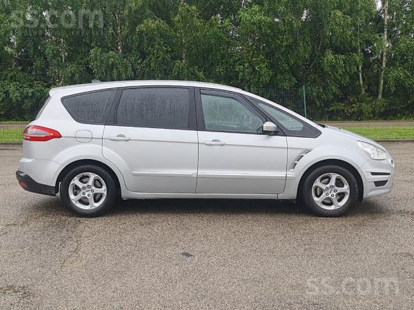 Grey Ford S-Max 2013 in Tukums, with an engine capacity of 2.00 L and mileage of 322 thousand km for 3590 €, photo 3 on AUTOMOTO.COM.LV