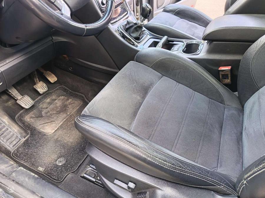 Grey Ford S-Max 2013 in Radviliskis, with an engine capacity of 2.00 L and mileage of 329 thousand km for 4750 €, photo 10 on AUTOMOTO.COM.LV
