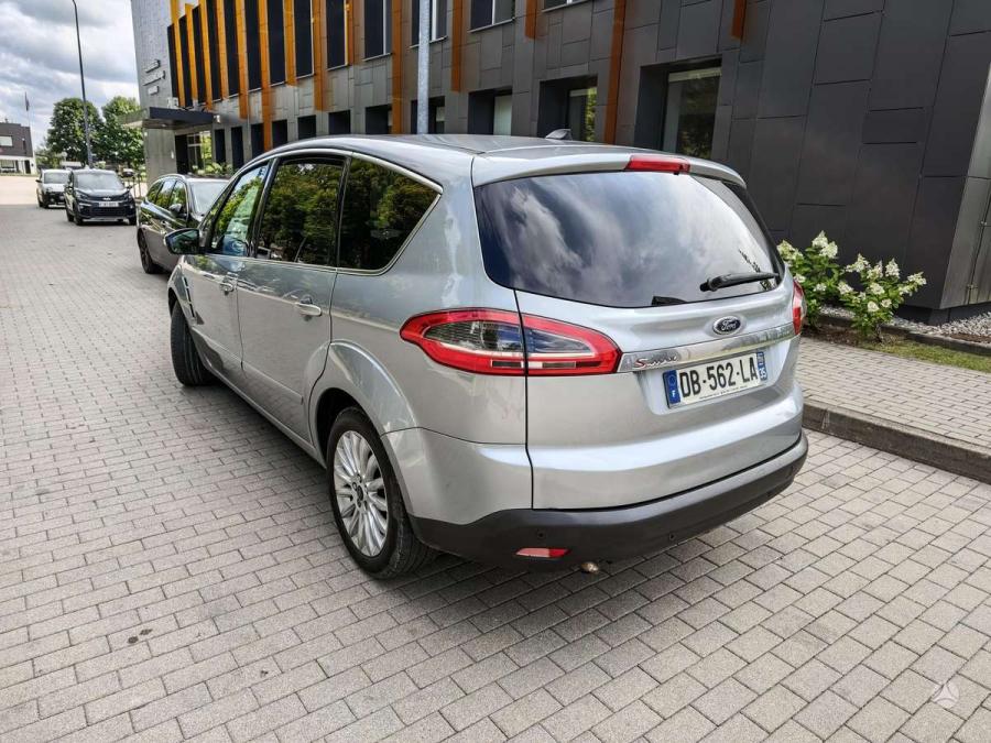 Grey Ford S-Max 2013 in Taurage, with an engine capacity of 2.00 L and mileage of 270 thousand km for 4750 €, photo 3 on AUTOMOTO.COM.LV