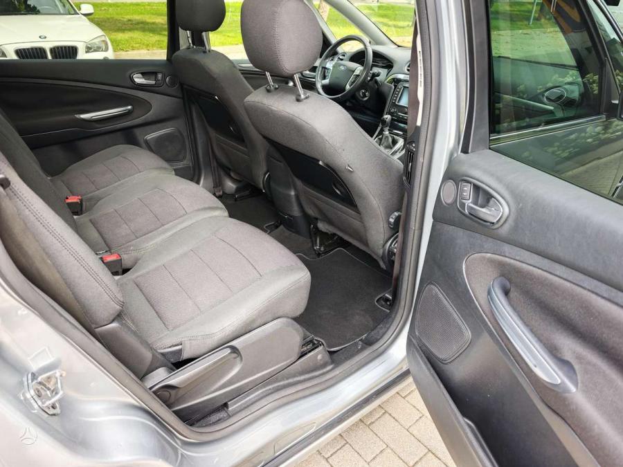Grey Ford S-Max 2013 in Taurage, with an engine capacity of 2.00 L and mileage of 270 thousand km for 4750 €, photo 10 on AUTOMOTO.COM.LV