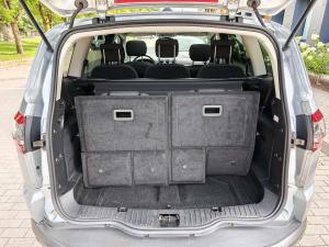 Grey Ford S-Max 2013 in Taurage, with an engine capacity of 2.00 L and mileage of 270 thousand km for 4750 €, photo 12 on AUTOMOTO.COM.LV