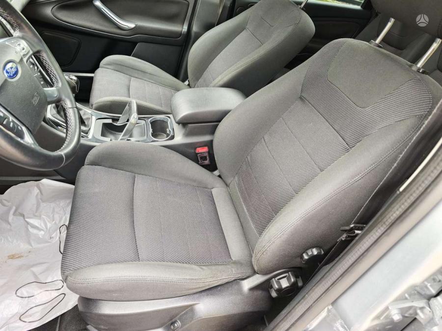 Grey Ford S-Max 2013 in Taurage, with an engine capacity of 2.00 L and mileage of 270 thousand km for 4750 €, photo 17 on AUTOMOTO.COM.LV