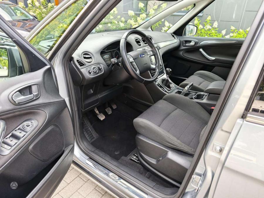Grey Ford S-Max 2013 in Taurage, with an engine capacity of 2.00 L and mileage of 270 thousand km for 4750 €, photo 18 on AUTOMOTO.COM.LV