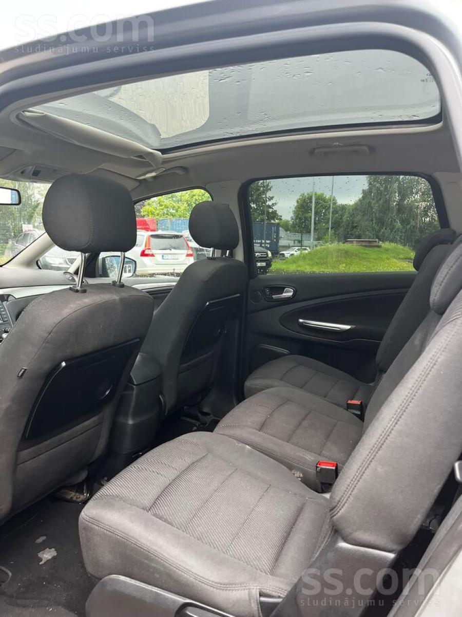Pelēks Ford S-Max 2013 Rīga, ar dzinēja tilpumu 2.00 L un nobraukumu 257 tūkst. km par 4200 €, foto 3 vietnē AUTOMOTO.COM.LV