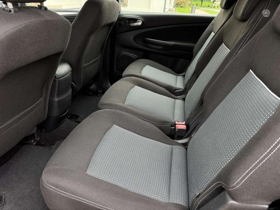 Pelēks Ford S-Max 2013 Viļņa, ar dzinēja tilpumu 2.00 L un nobraukumu 267 tūkst. km par 4750 €, foto 25 vietnē AUTOMOTO.COM.LV
