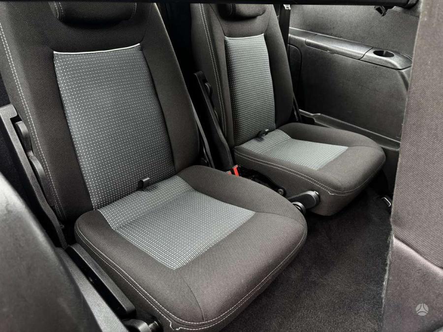 Pelēks Ford S-Max 2013 Viļņa, ar dzinēja tilpumu 2.00 L un nobraukumu 267 tūkst. km par 4750 €, foto 26 vietnē AUTOMOTO.COM.LV