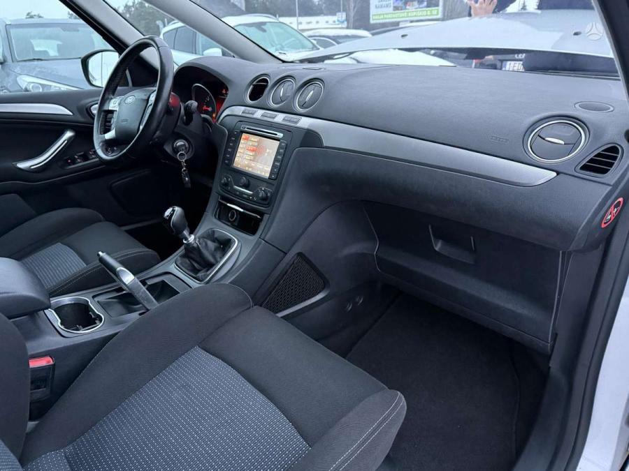 Grey Ford S-Max 2014 in Utena, with an engine capacity of 2.00 L and mileage of 291 thousand km for 4350 €, photo 17 on AUTOMOTO.COM.LV
