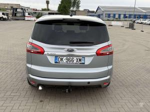 Grey Ford S-Max 2014 in Taurage, with an engine capacity of 2.00 L and mileage of 213 thousand km for 5300 €, photo 8 on AUTOMOTO.COM.LV