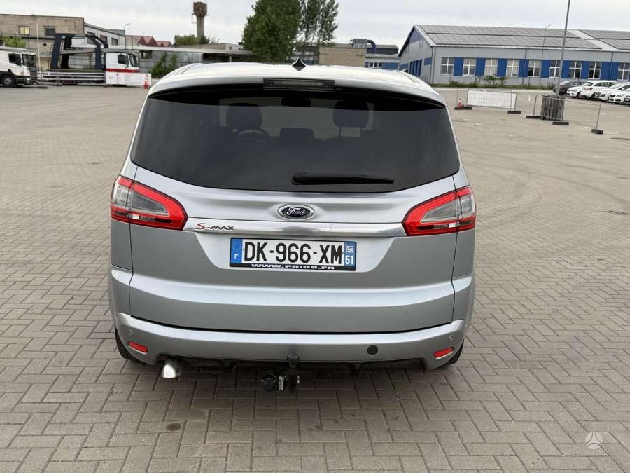 Grey Ford S-Max 2014 in Taurage, with an engine capacity of 2.00 L and mileage of 213 thousand km for 5300 €, photo 8 on AUTOMOTO.COM.LV