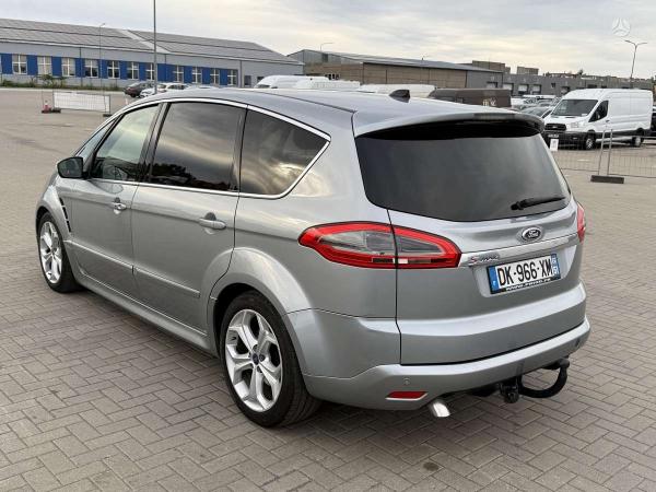 Grey Ford S-Max 2014 in Taurage, with an engine capacity of 2.00 L and mileage of 213 thousand km for 5300 €, photo 8 on AUTOMOTO.COM.LV