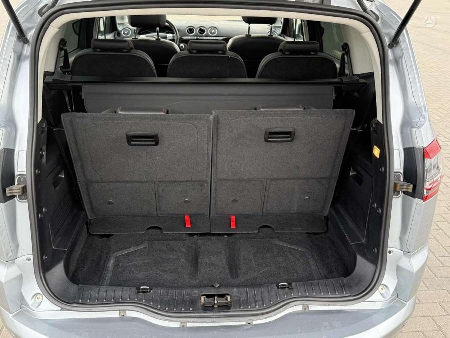 Grey Ford S-Max 2014 in Taurage, with an engine capacity of 2.00 L and mileage of 213 thousand km for 5300 €, photo 17 on AUTOMOTO.COM.LV