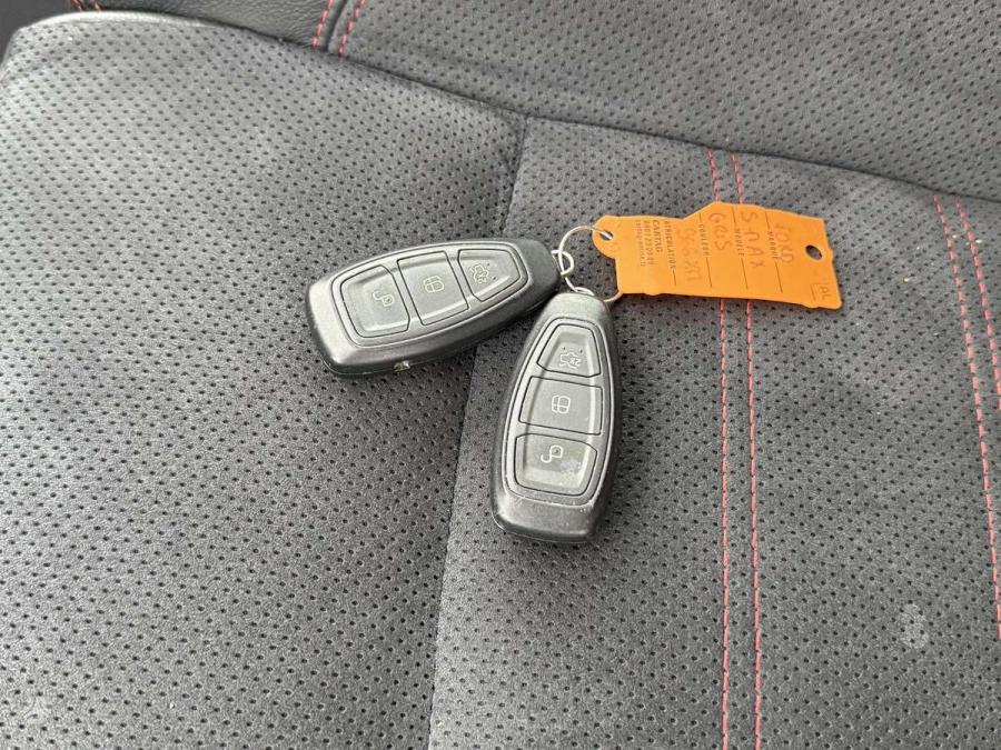Grey Ford S-Max 2014 in Taurage, with an engine capacity of 2.00 L and mileage of 213 thousand km for 5300 €, photo 25 on AUTOMOTO.COM.LV