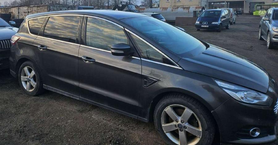 Grey Ford S-Max 2016 in Vilnius, with an engine capacity of 2.00 L and mileage of 340 thousand km for 3900 €, photo 1 on AUTOMOTO.COM.LV