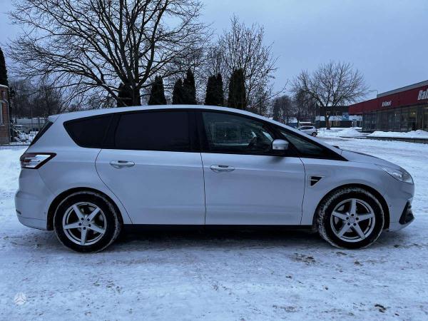 Pelēks Ford S-Max 2016 Alīta, ar dzinēja tilpumu 2.00 L un nobraukumu 250 tūkst. km par 6950 €, foto 2 vietnē AUTOMOTO.COM.LV