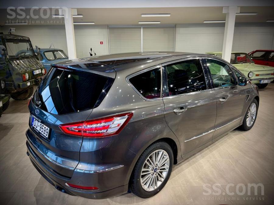 Grey Ford S-Max 2016 in Dobele, with an engine capacity of 2.00 L and mileage of 227 thousand km for 9950 €, photo 4 on AUTOMOTO.COM.LV