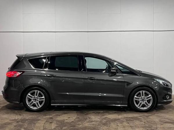 Grey Ford S-Max 2016 in Jurmala, with an engine capacity of 2.00 L and mileage of 256 thousand km for 12950 €, photo 8 on AUTOMOTO.COM.LV
