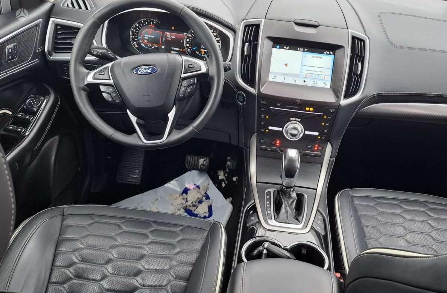 Grey Ford S-Max 2017 in Taurage, with an engine capacity of 2.00 L and mileage of 273 thousand km for 9200 €, photo 4 on AUTOMOTO.COM.LV