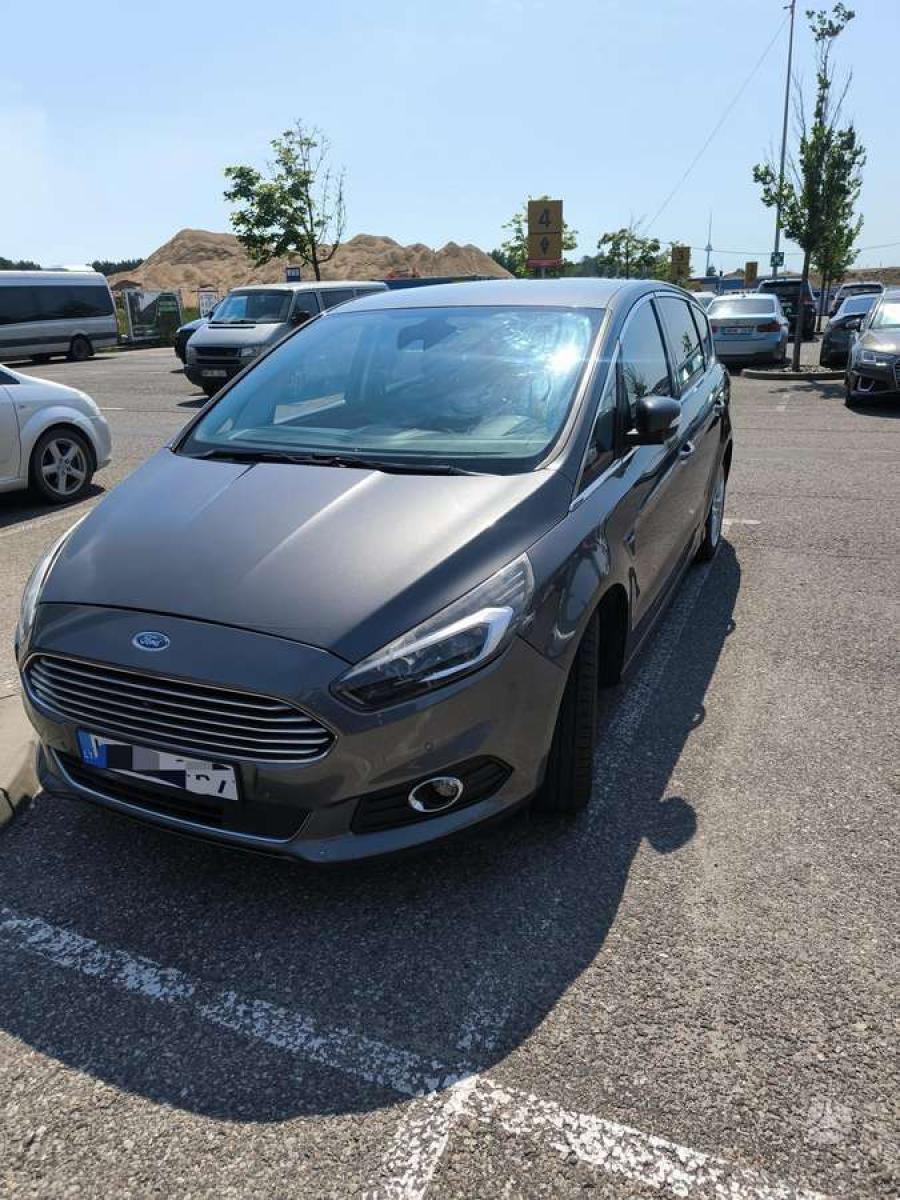Grey Ford S-Max 2017 in Vilnius, with an engine capacity of 2.00 L and mileage of 240 thousand km for 12700 €, photo 1 on AUTOMOTO.COM.LV