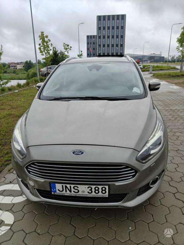 Grey Ford S-Max 2017 in Vilnius, with an engine capacity of 2.00 L and mileage of 396 thousand km for 6650 €, photo 1 on AUTOMOTO.COM.LV