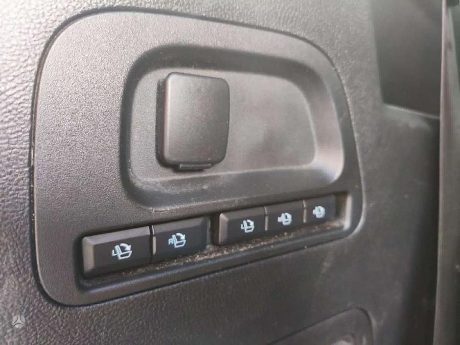 Grey Ford S-Max 2017 in Kaunas, with an engine capacity of 2.00 L and mileage of 327 thousand km for 8800 €, photo 6 on AUTOMOTO.COM.LV